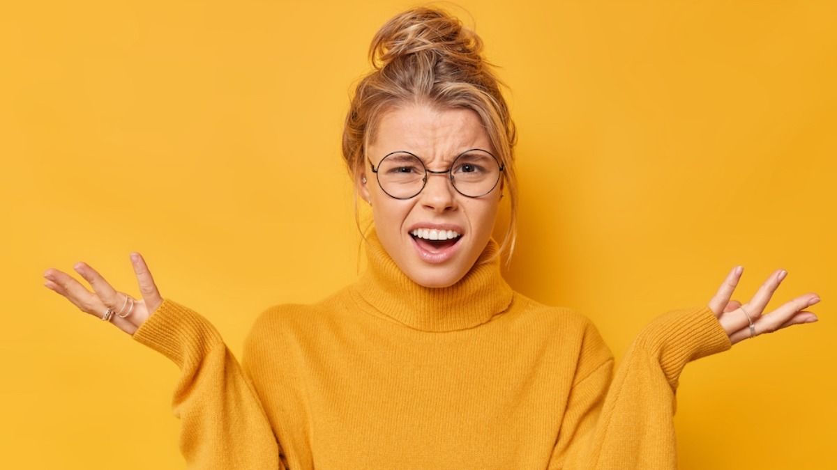 Woman cuts off parents at 18 because they prefer her 'beautiful' twin ...